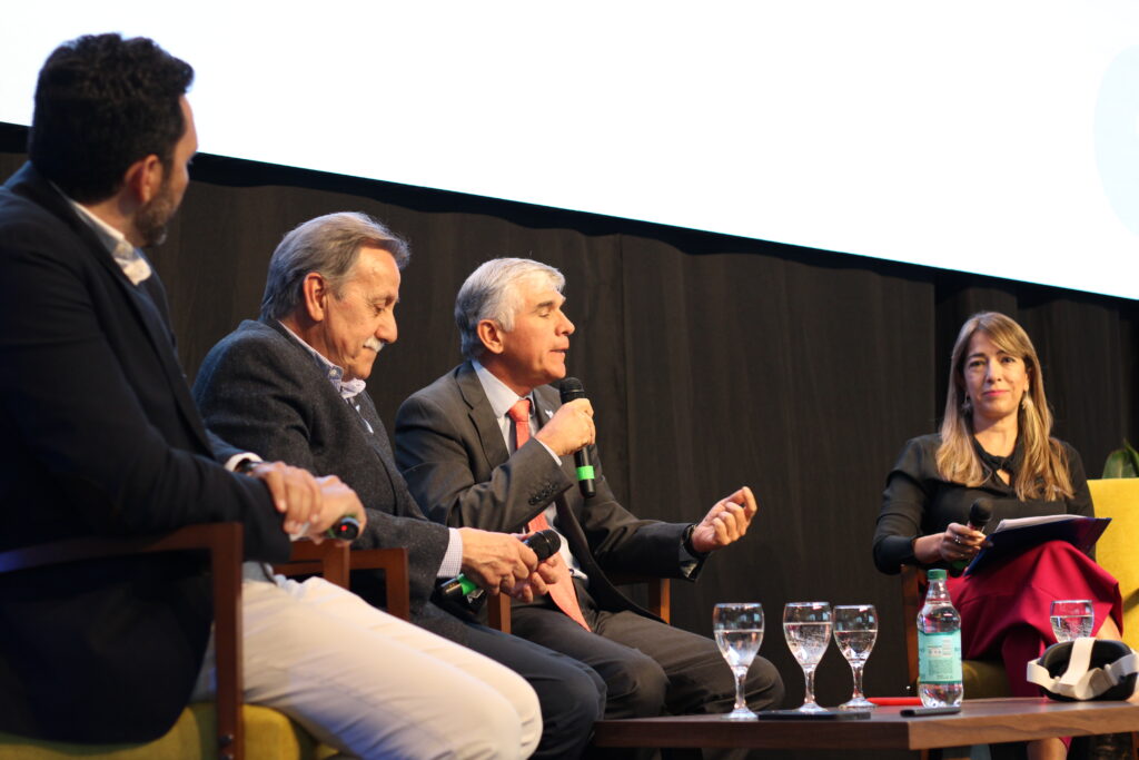 El Dr. Fernando Gallo Cornejo presentó el Instituto Universitario de ...